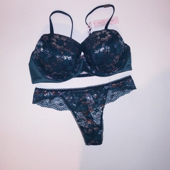 Victoria's Secret | Intimates & Sleepwear | Victoria Secret Bra Set ...